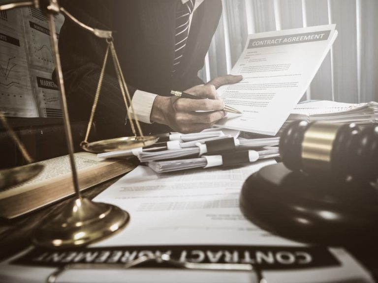 The Difference Between a Contingency Fee and a Retainer